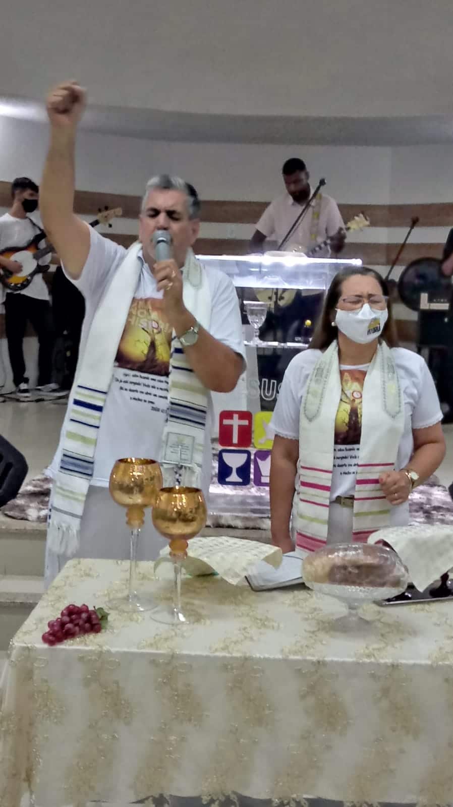 Igrejas mantêm cultos, mas com cuidados mais rígidos Igrejas mantêm cultos, mas com cuidados mais rígidos