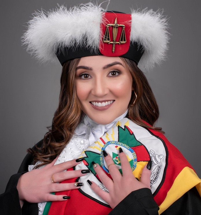 Katlen: a trajetória de superação da comerciária que hoje é advogada