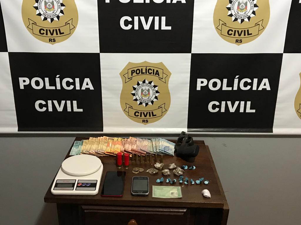 Polícia Civil Prende Mulher Com Arma Munições E Drogas