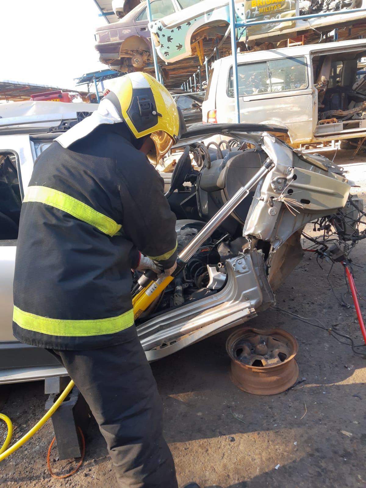 Bombeiros de Alegrete realizam treinamento de resgate veicular