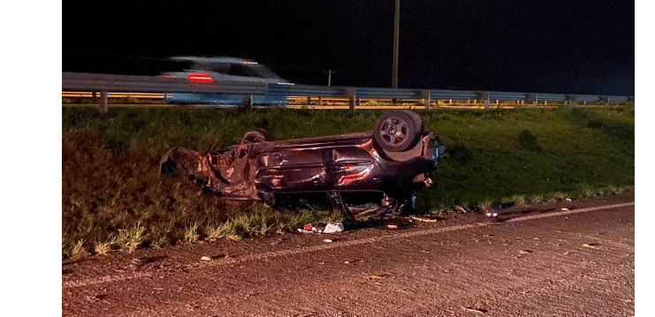 Passageira sobrevive a capotamento, sai do carro e morre atropelada em Guaíba - Alegrete Tudo