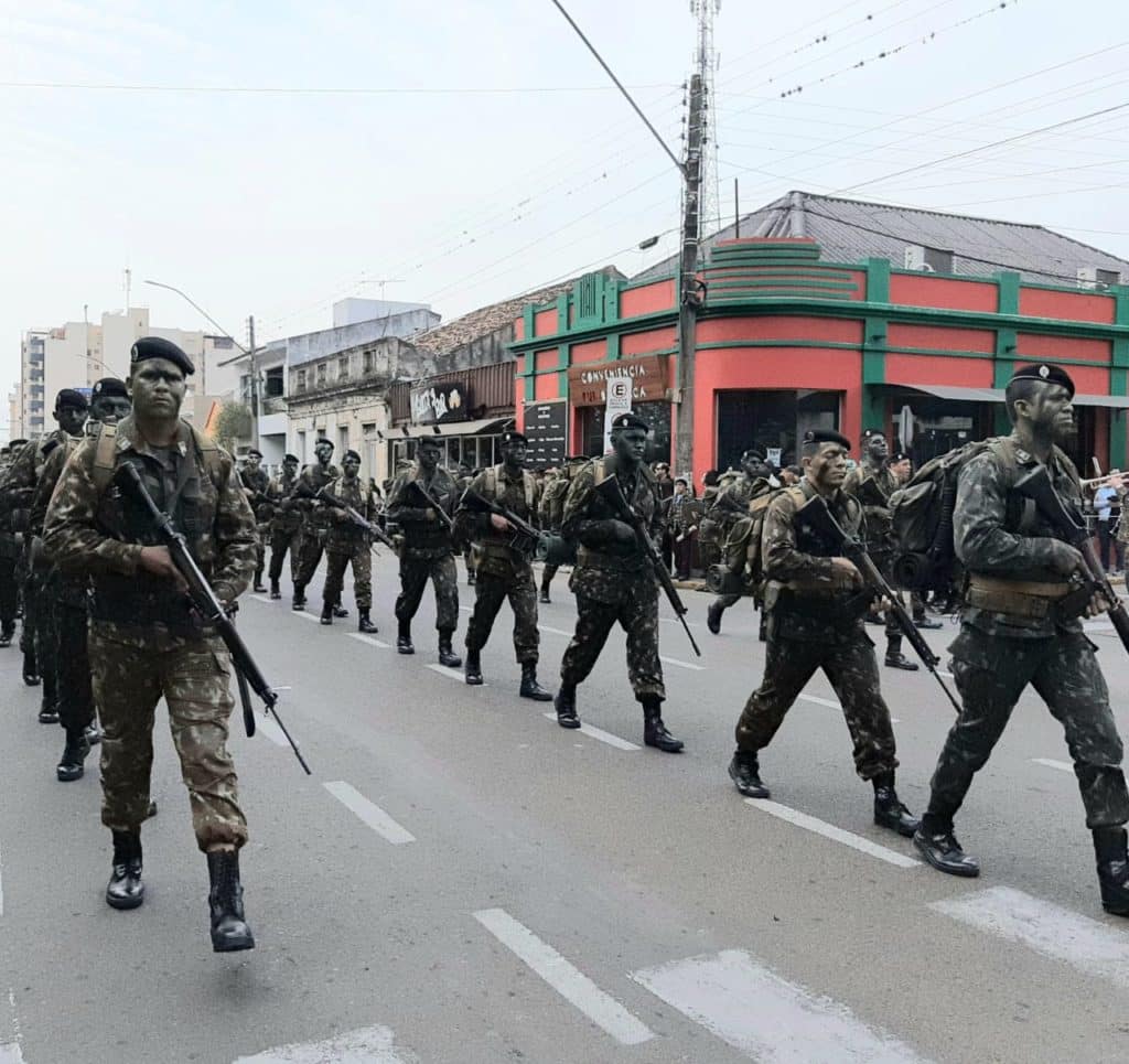 Feriado do dia 7 com Desfile Militar e manifestações em Alegrete
