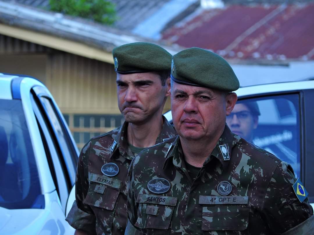 General de Brigada e oficial de logística da 3ª DE visitam o Batalhão ...
