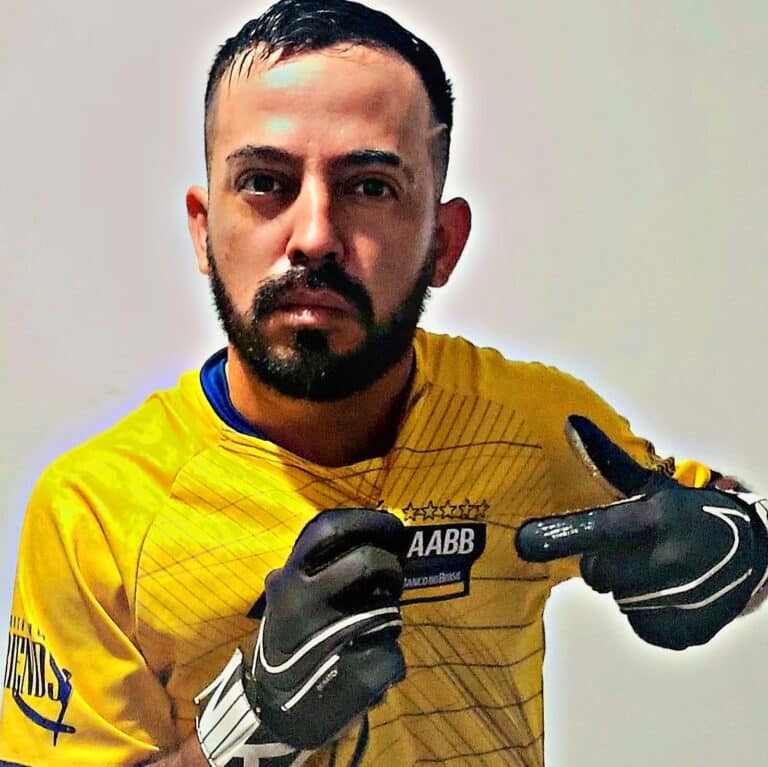 Quem é Xuco, o goleiro paredão do citadino