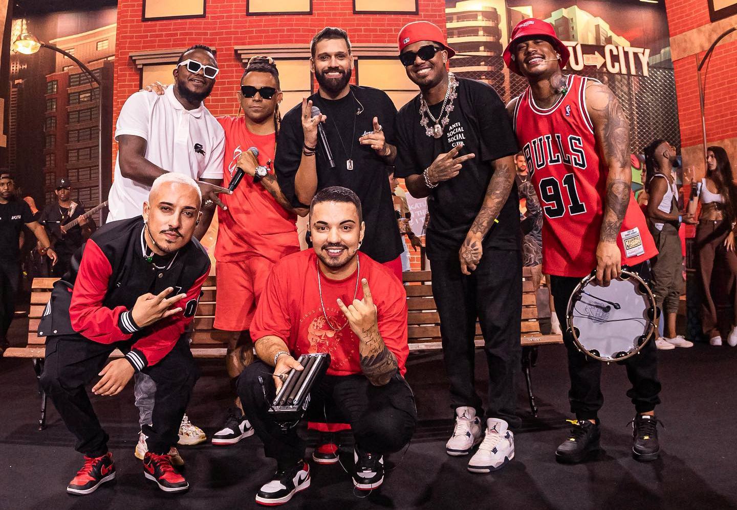 Akatu ultrapassa 4 milhões de views com o hit "Chá de Cama" e faz show ...