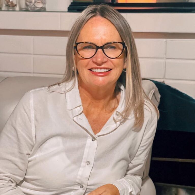 Heili, a enfermeira que mesmo aposentada dedica sua vida à saúde