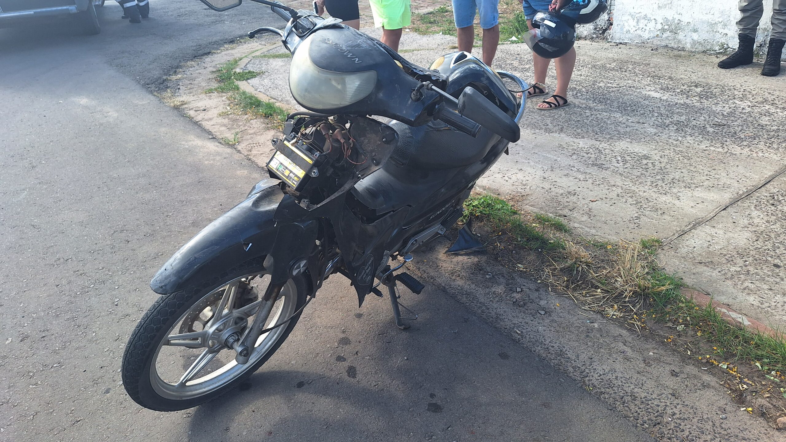 Colisão entre carro e moto deixa um ferido - Alegrete Tudo