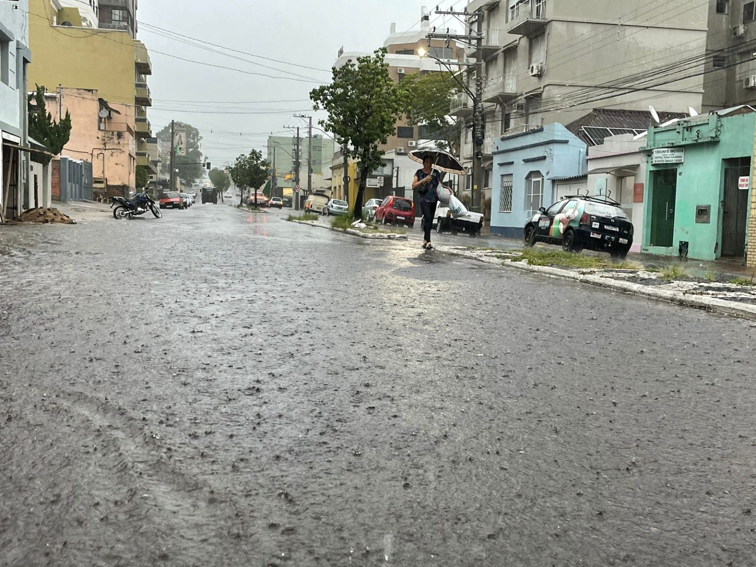 Enxurradas e alagamentos em Alegrete; confira imagens