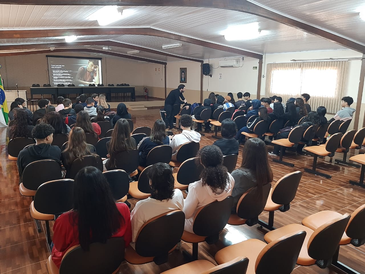 Johnny Parison, professor e escritor, fala sobre inteligência emocional ...