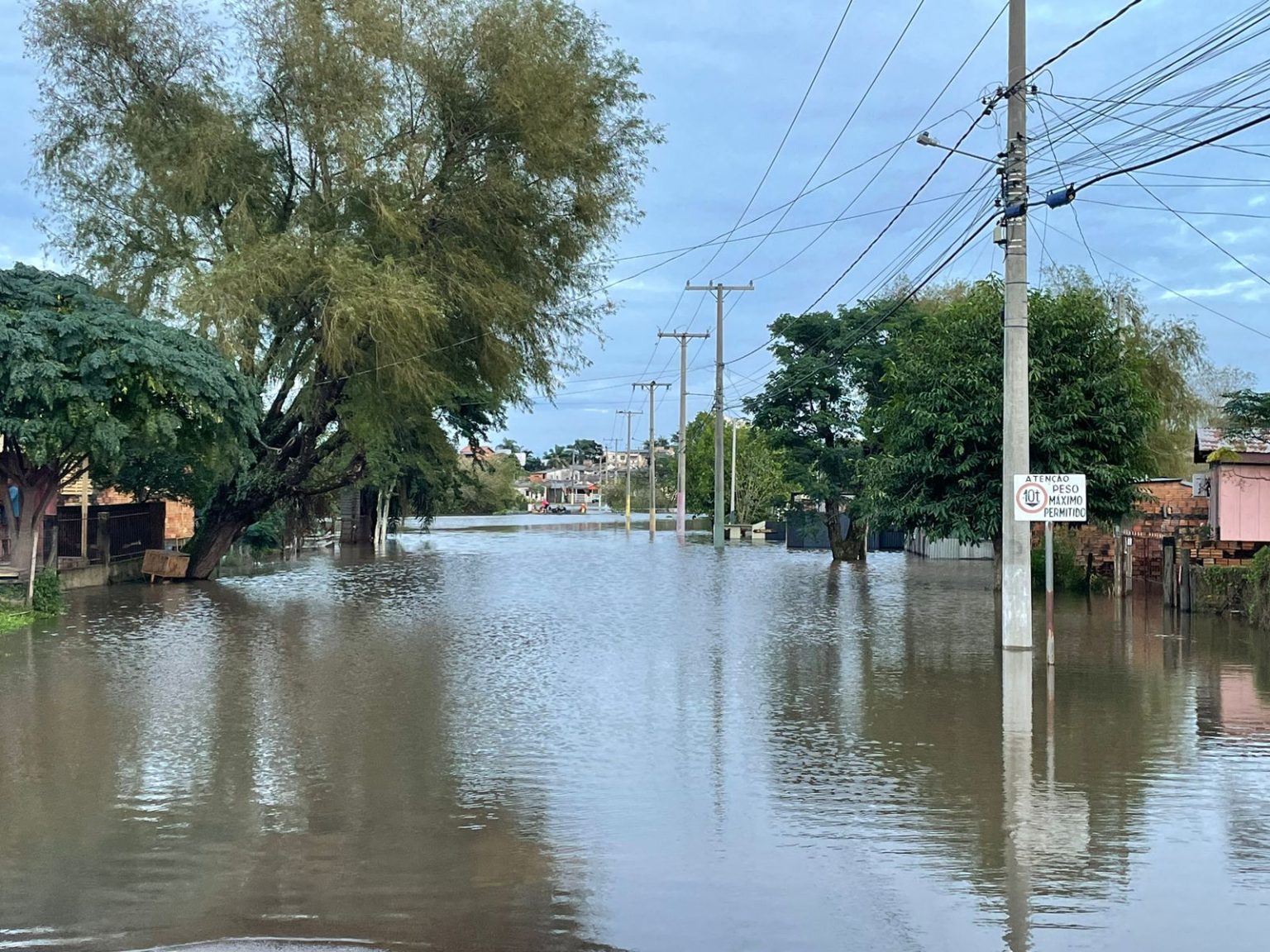 Famílias de áreas ribeirinhas em Alegrete; relatos nesta sexta-feira