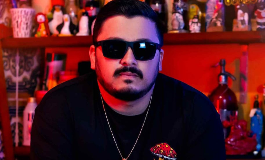 De violão emprestado no início à carreira solo: a trajetória de Raycar