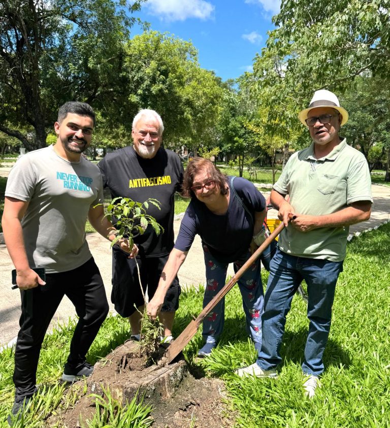 Confraria da Praça Nova prestou homenagem a Rui Severo Ramos- Bibi