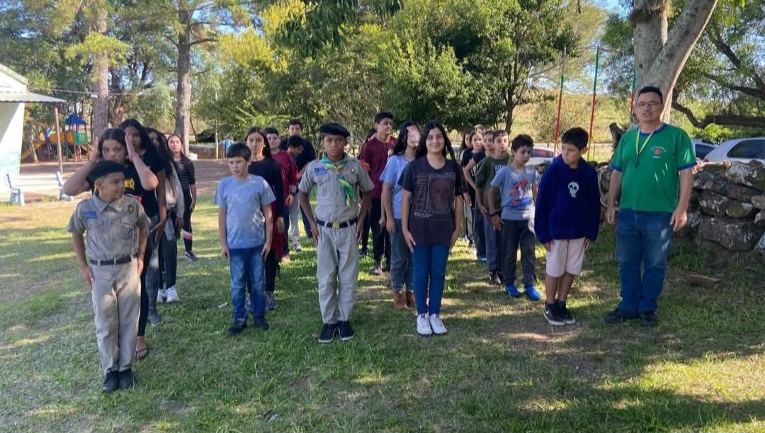 Grupo Honório Lemes leva conhecimento sobre escotismo ao Polo do Caverá