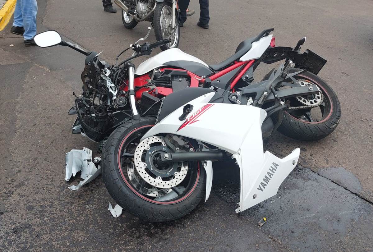 Colisão entre Yamaha e Volvo deixa motociclista ferido em Alegrete
