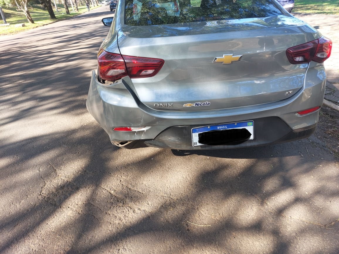 Três veículos se envolvem em colisão na Avenida Alexandre Lisboa
