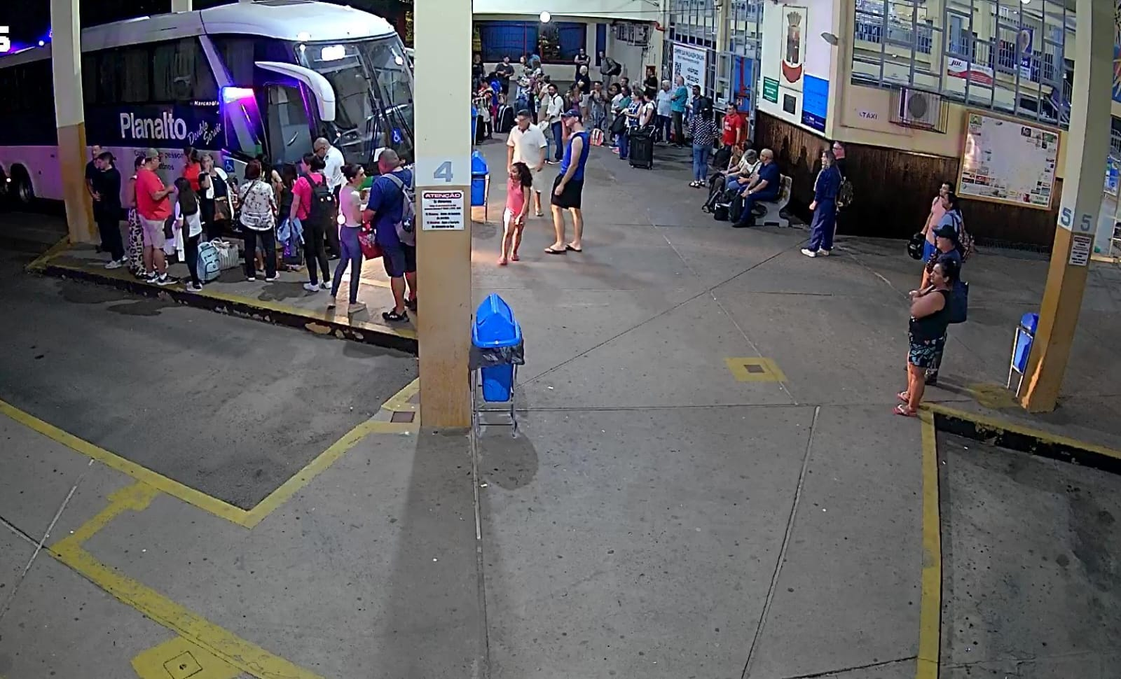 Com a chegada do fim de ano, cresce o movimento na rodoviária de ...
